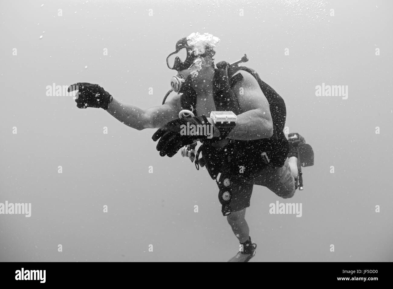 U s navy utilitiesman 2nd class Black and White Stock Photos & Images ...