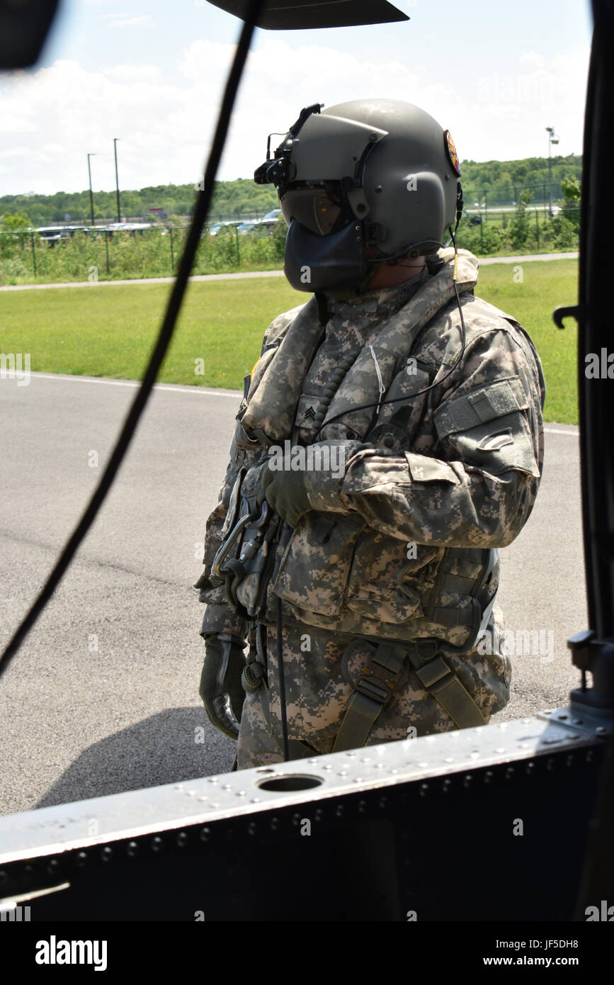 New York Army National Guard Soldier, Sgt. Ryan Couture, an aircraft ...