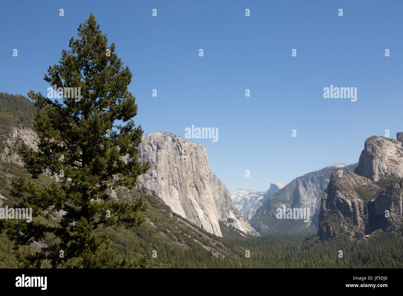 A view of El Capitan and Half Dome Mountain from Tunnel View Point ...