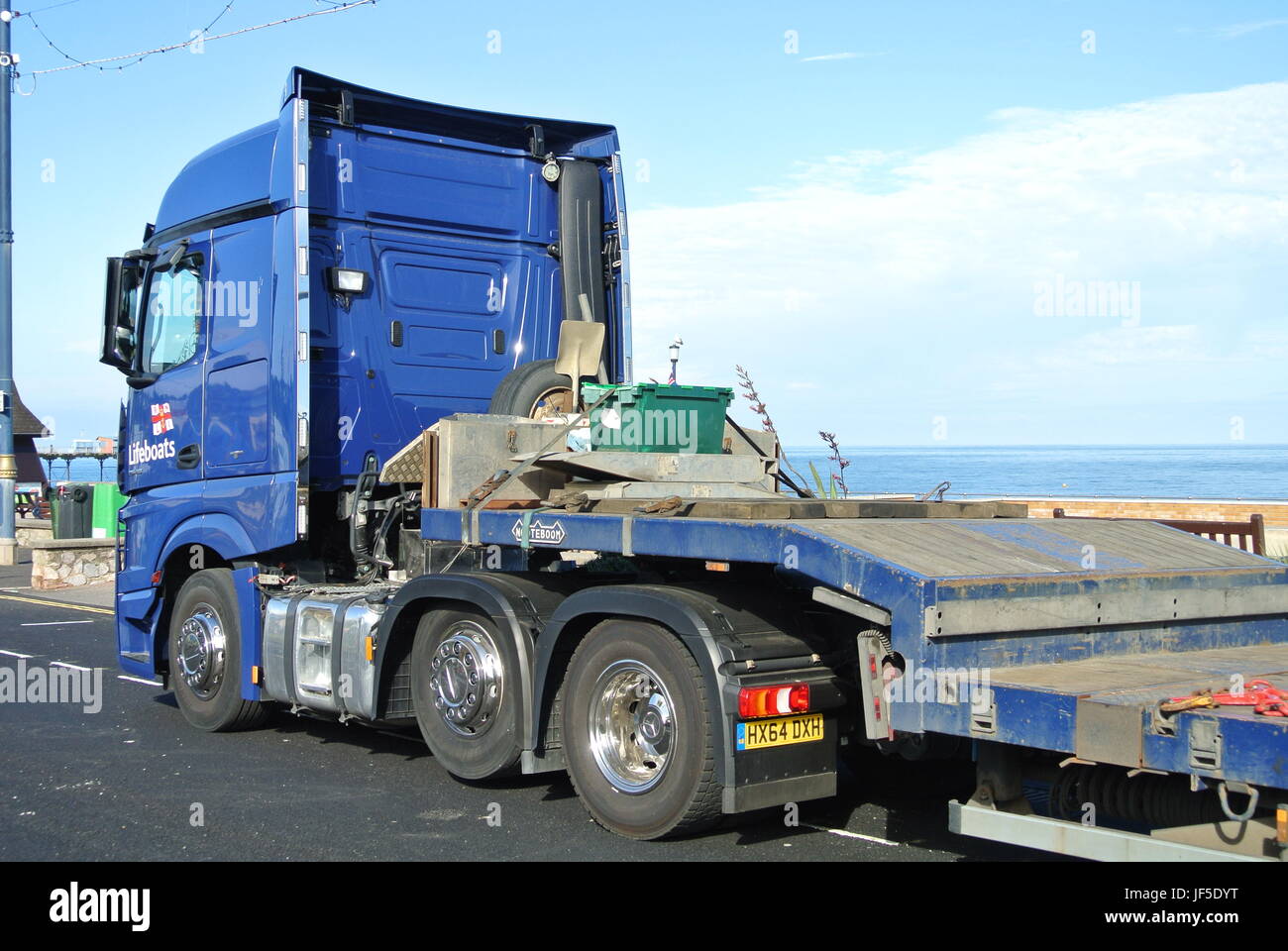 Low Loader Lorry High Resolution Stock Photography and Images - Alamy