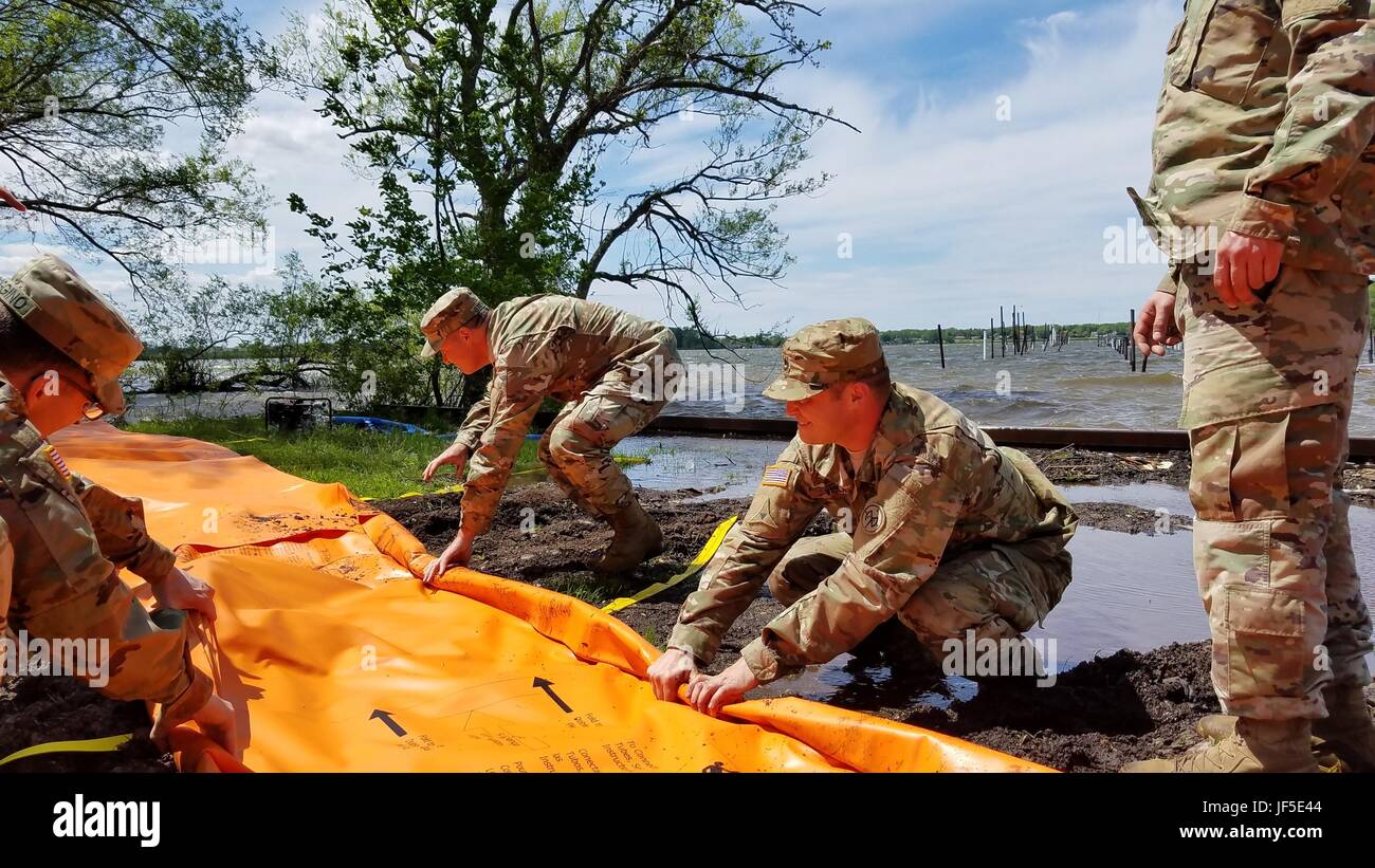 New York Army National Guard Soldiers deploy the Tiger Dam flood ...