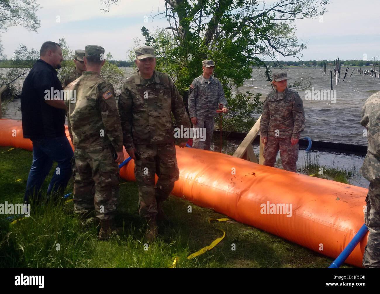 New York Army National Guard Soldiers deploy the Tiger Dam flood ...