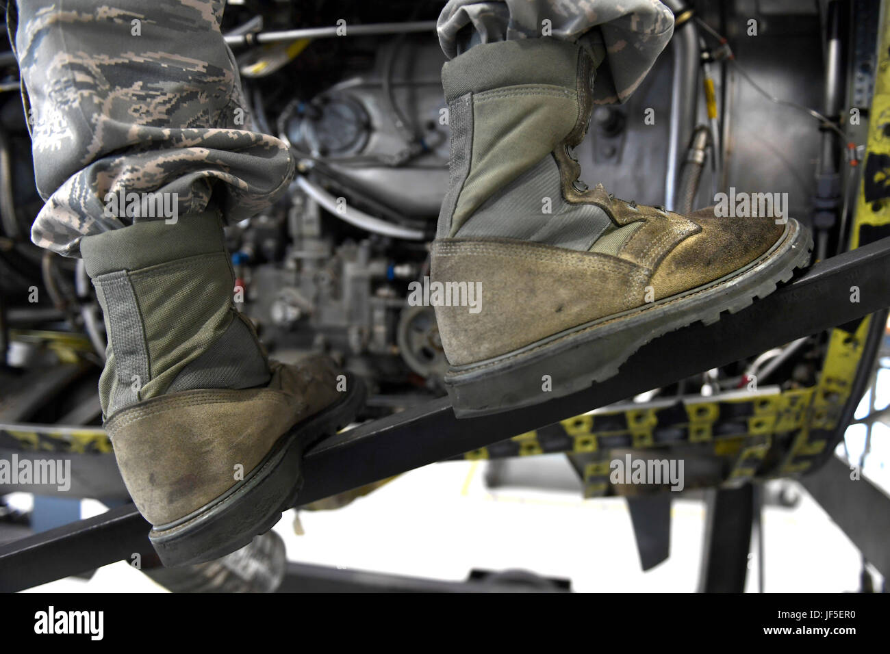 U.S. Air Force Tech. Sgt. Michael Beam, 145th Maintenance Squadron ...