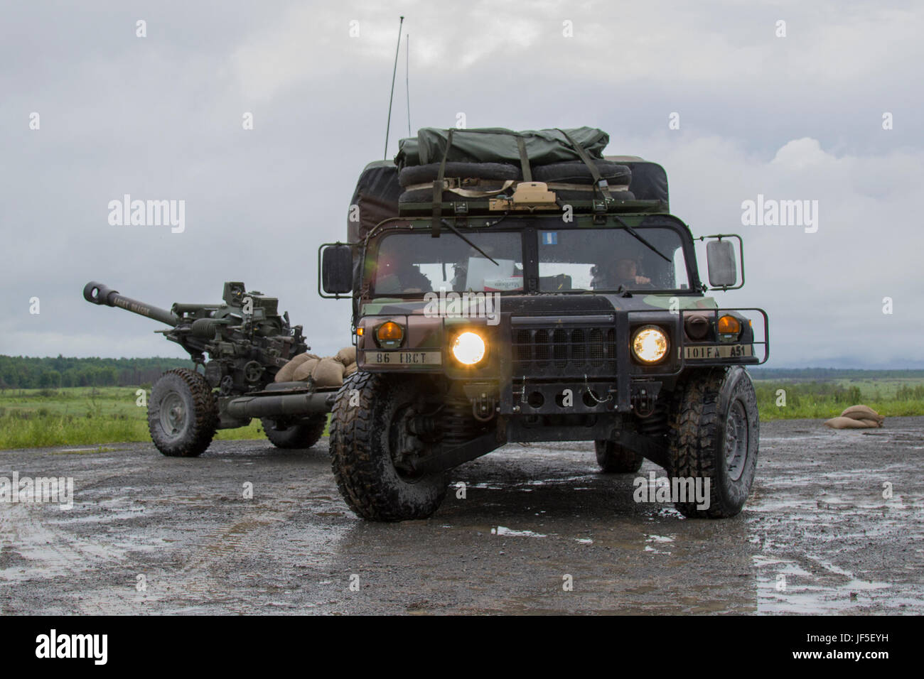 U.S. Army Soldiers with Charlie Battery, 1st Battalion, 101st Field ...