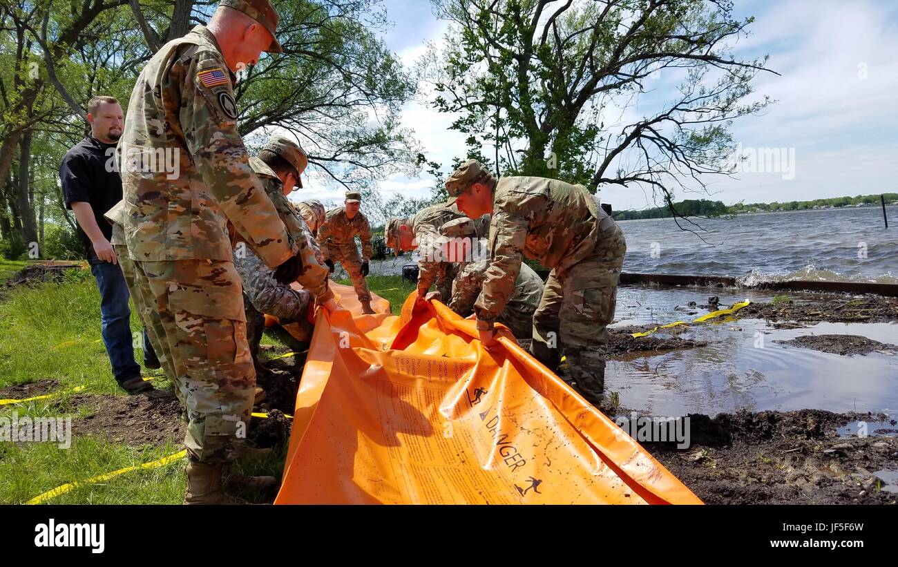 New York Army National Guard Soldiers deploy the Tiger Dam flood ...