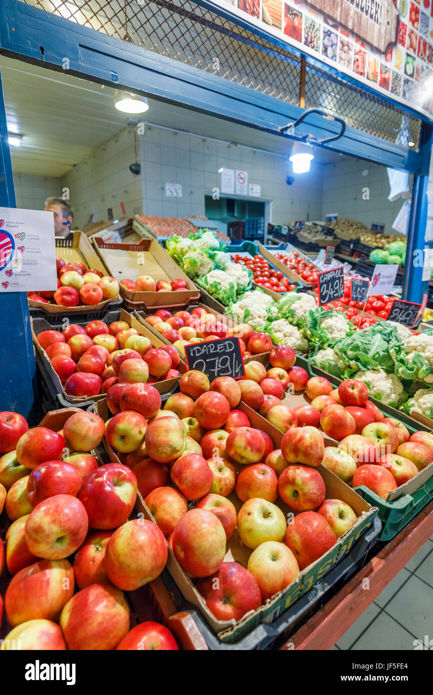 Apples central market market apple hi-res stock photography and images ...