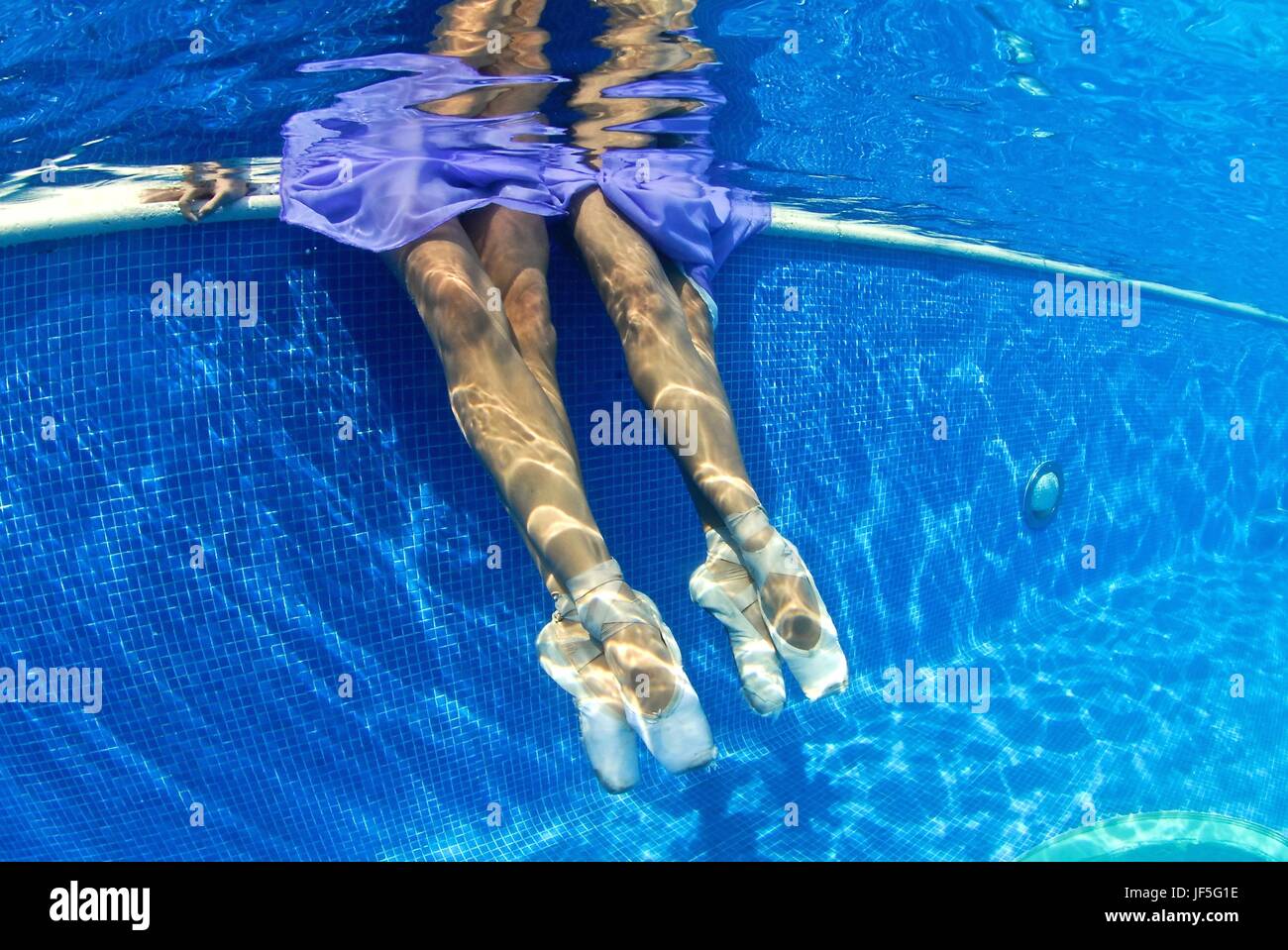 Ballerinas dancing underwater in a swimming pool Stock Photo - Alamy