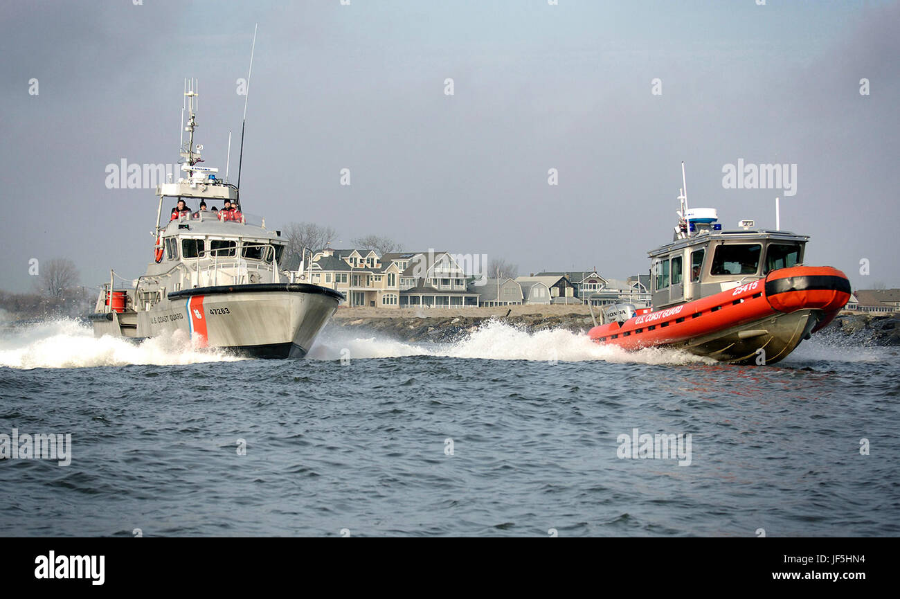 POINT PLEASANT, N.J. (Jan. 5, 2006) A Coast Guard rescue crew from ...