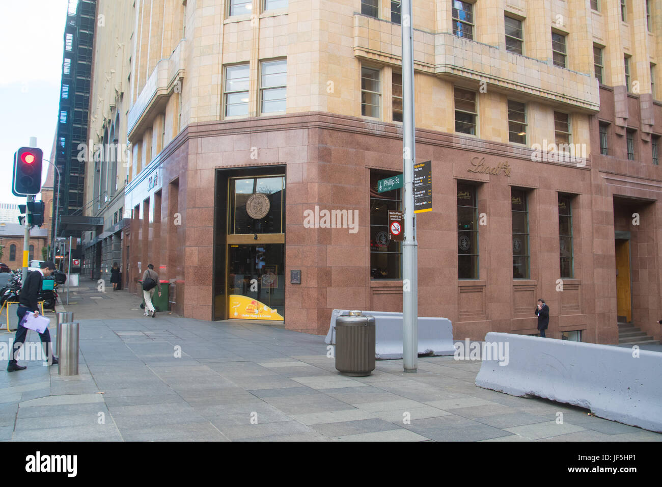 Sydney lindt cafe hi-res stock photography and images - Alamy