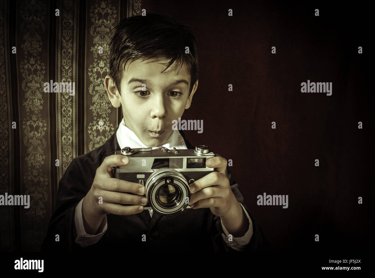 Child taking pictures with vintage camera Stock Photo - Alamy