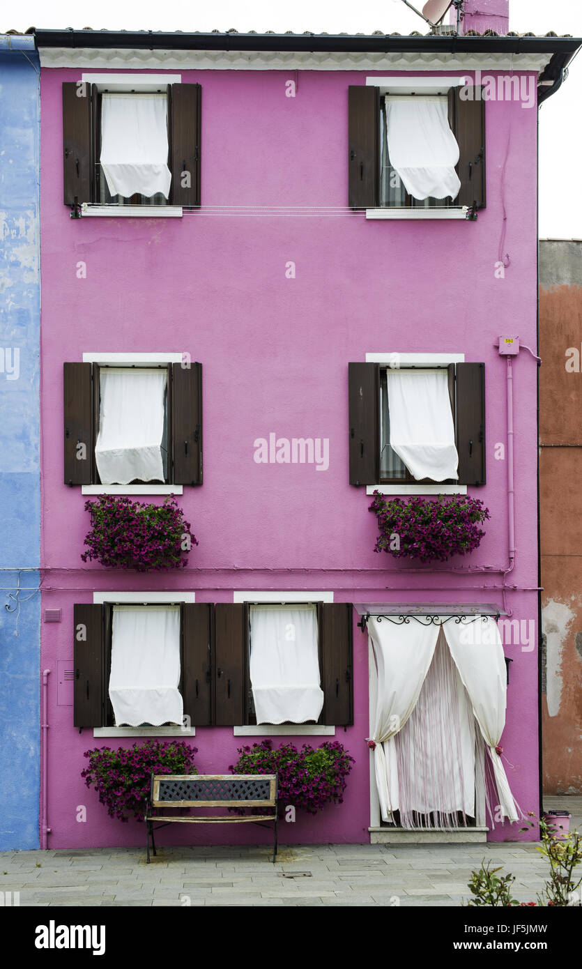 Bright pink color house in Venice Stock Photo - Alamy