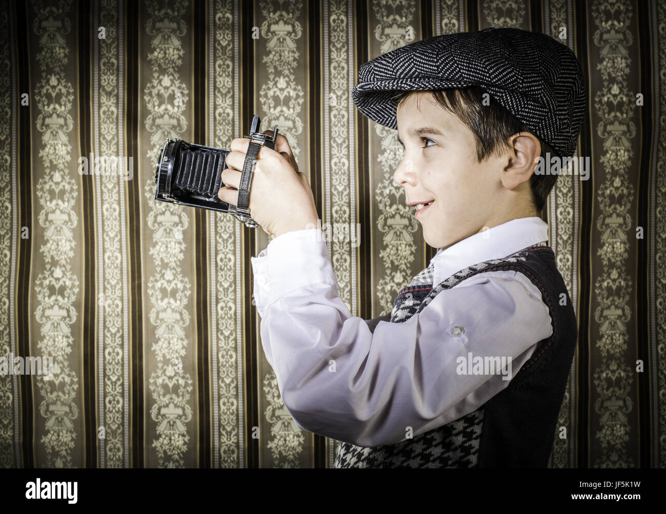 Child taking pictures with vintage camera Stock Photo - Alamy