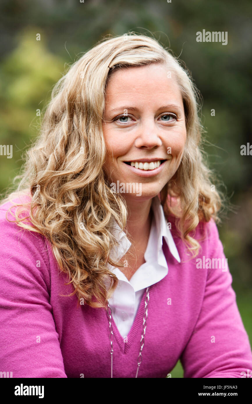 Portrait of smiling woman Stock Photo - Alamy