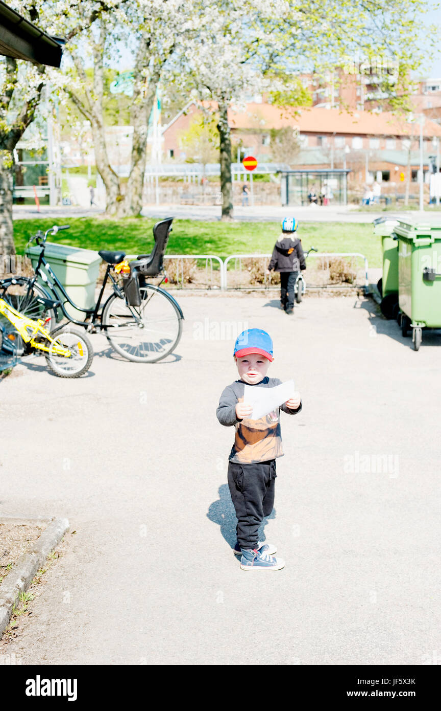 Paper boy bicycle hi-res stock photography and images - Alamy