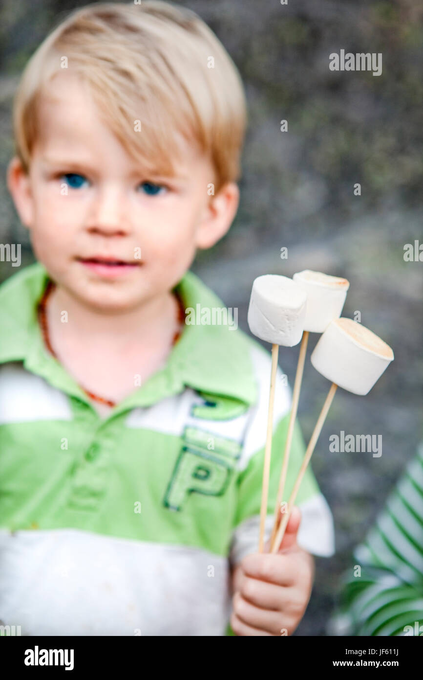 Marshmallow t hi-res stock photography and images - Alamy
