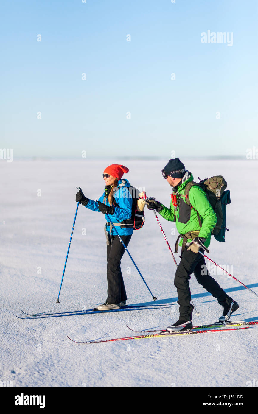 Couple cross country skis hi-res stock photography and images - Alamy