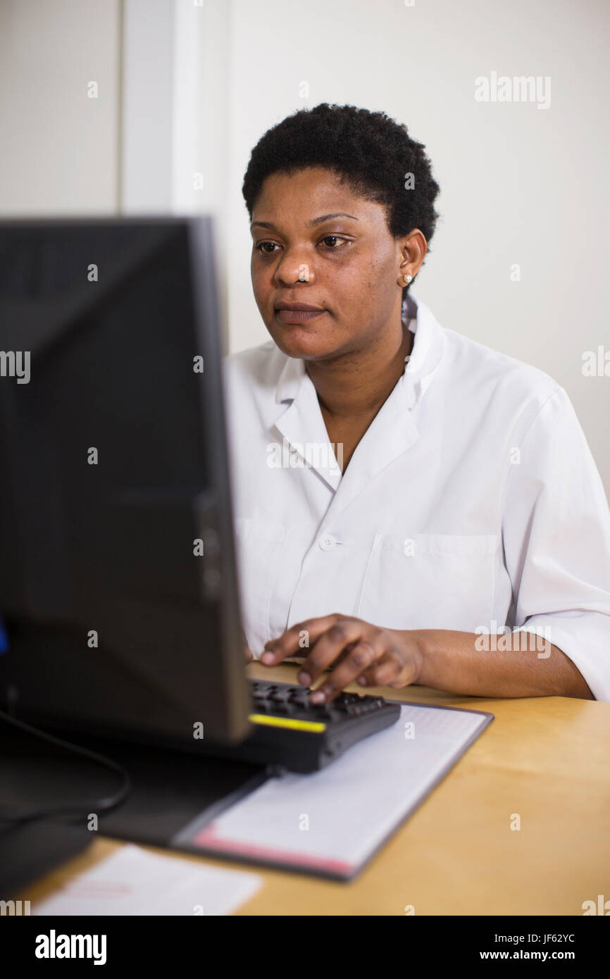 Medical staff computer image hi-res stock photography and images - Alamy