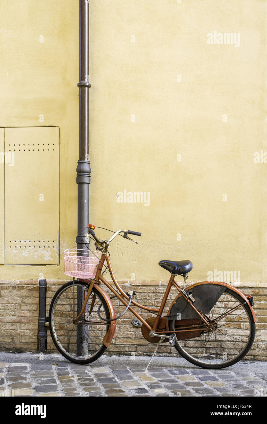 Old Italian bicycle Stock Photo - Alamy
