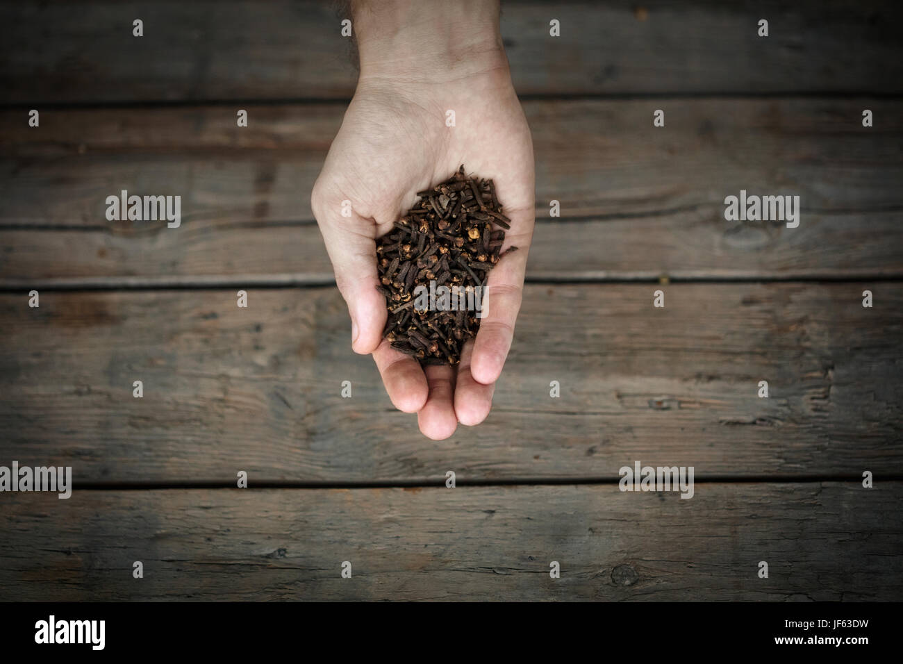 Cloves in mans hand, close-up Stock Photo - Alamy