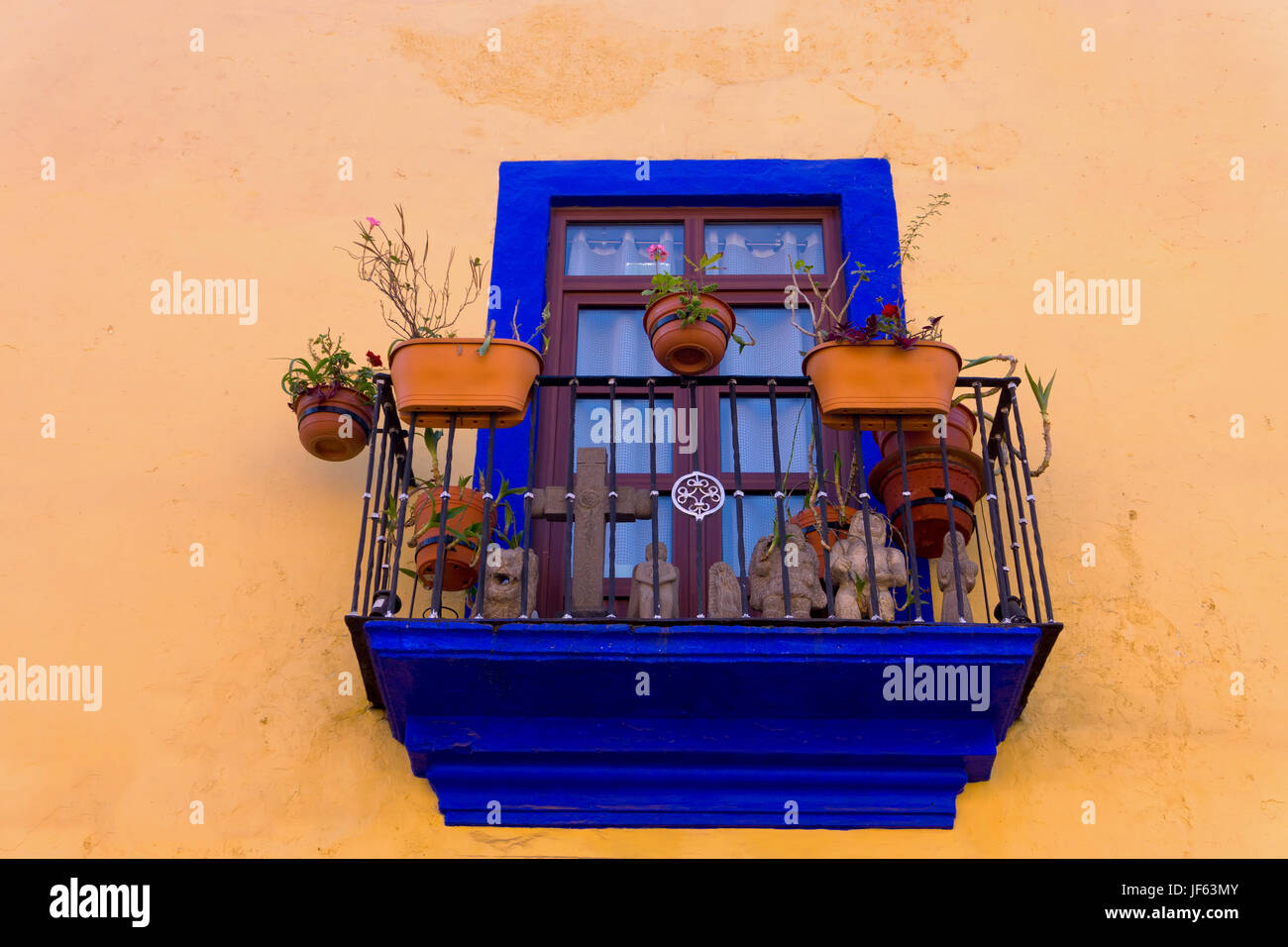 Colorful mexican balcony hi-res stock photography and images - Alamy