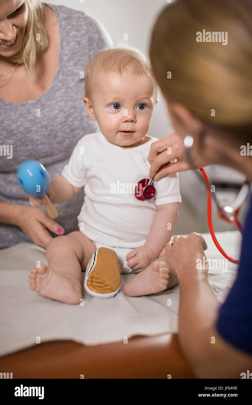 Doctor checking baby Stock Photo - Alamy