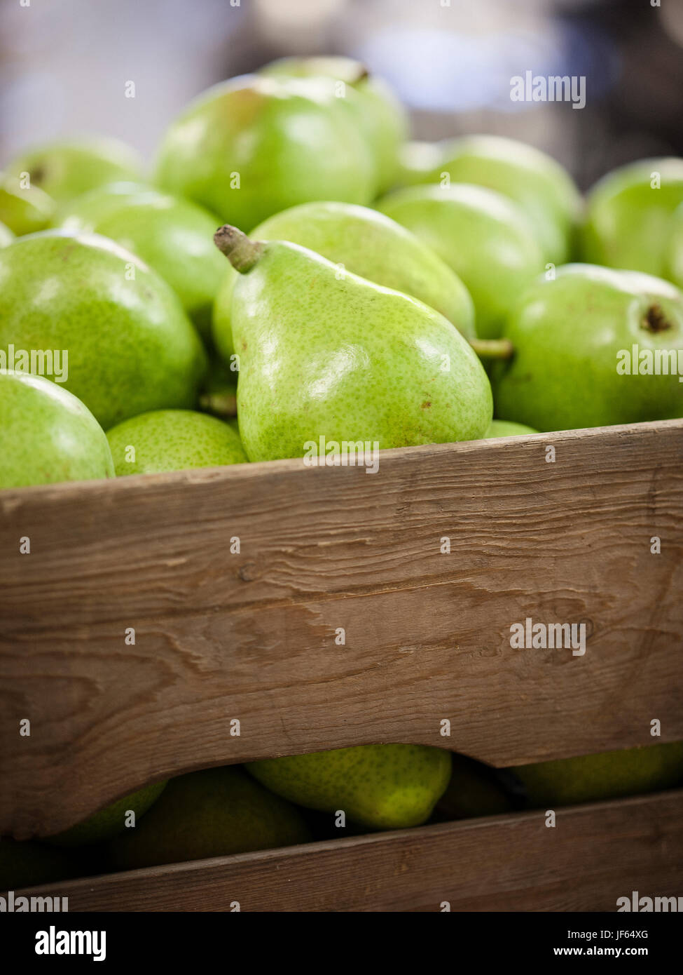 Pears in wooden box Stock Photo - Alamy
