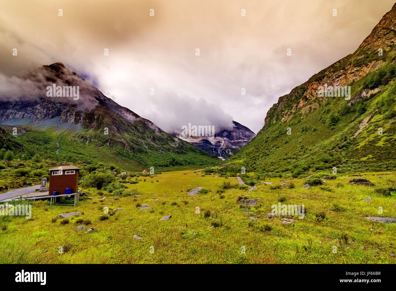 Yading tibet hi-res stock photography and images - Alamy