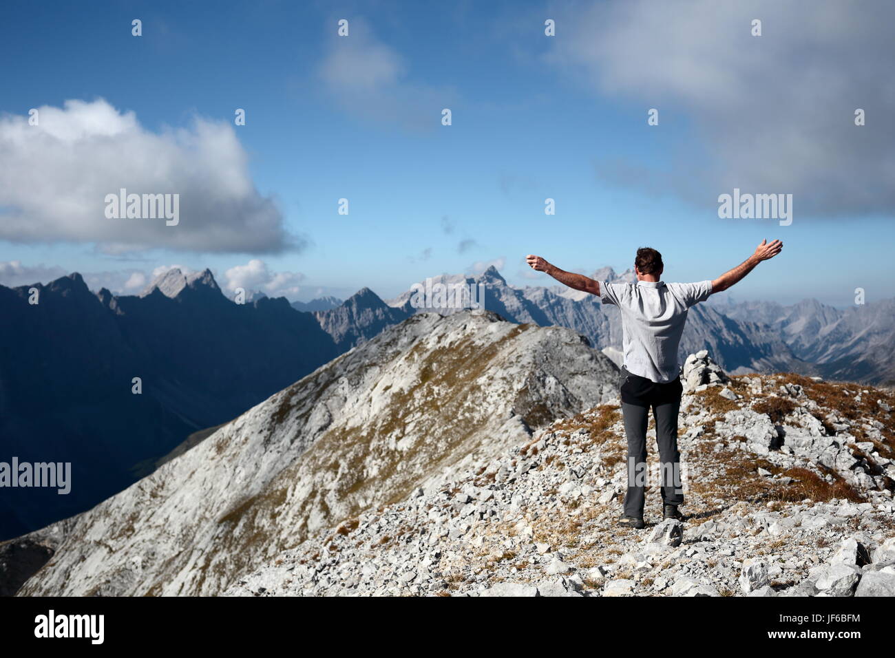 Man at mountain top hi-res stock photography and images - Alamy