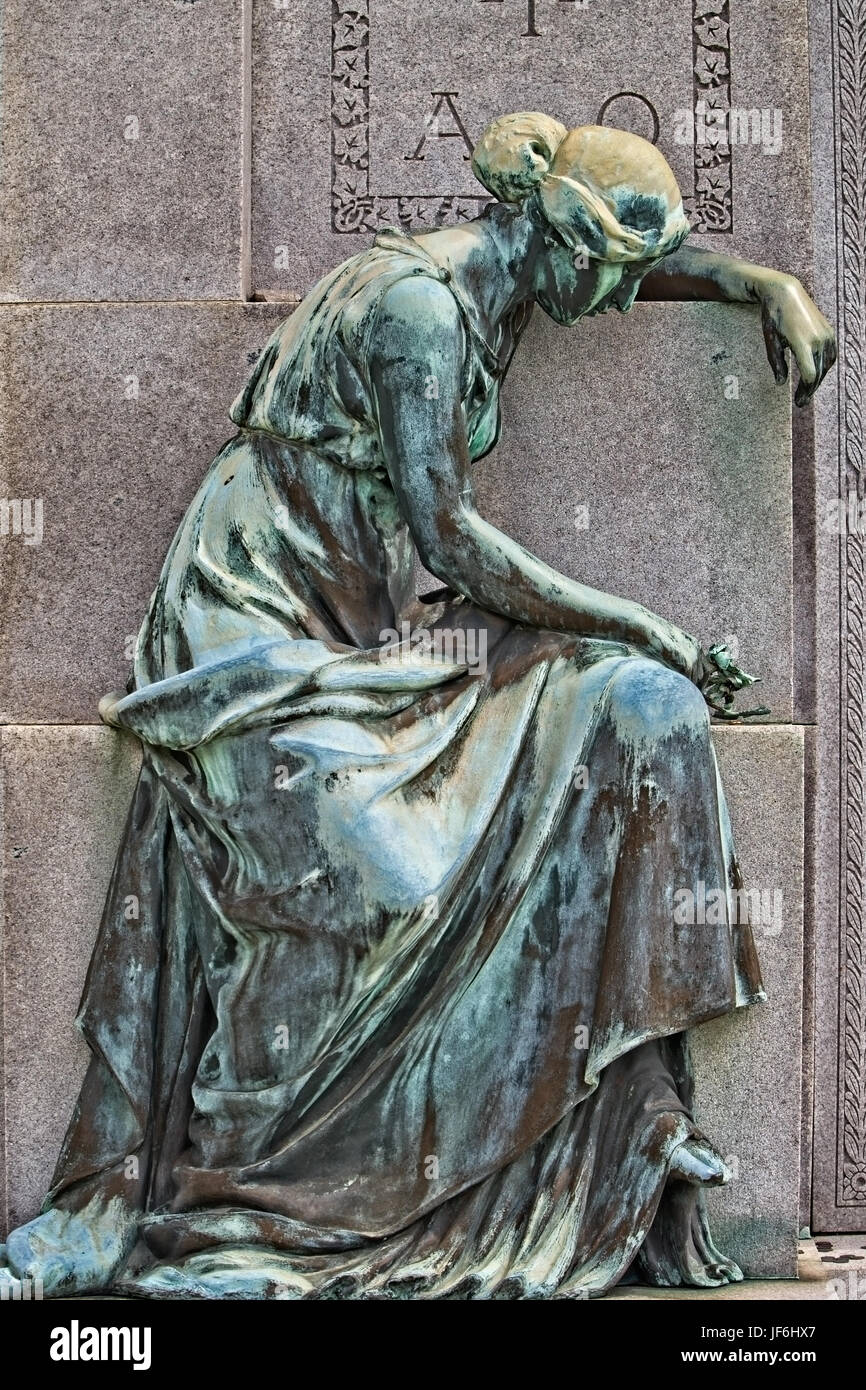 Sad statue on cemetery hi-res stock photography and images - Alamy