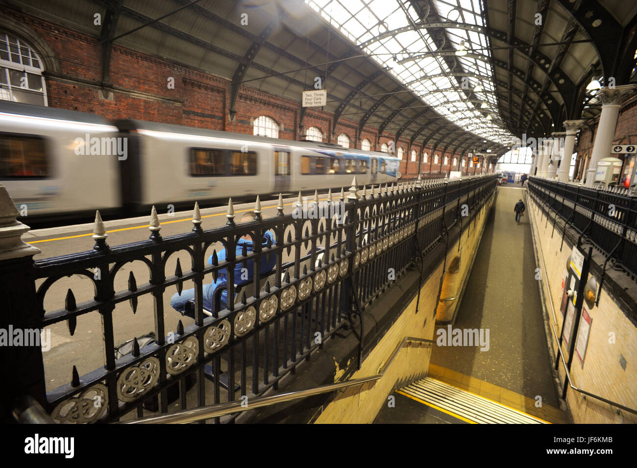 Darlington station hi-res stock photography and images - Alamy