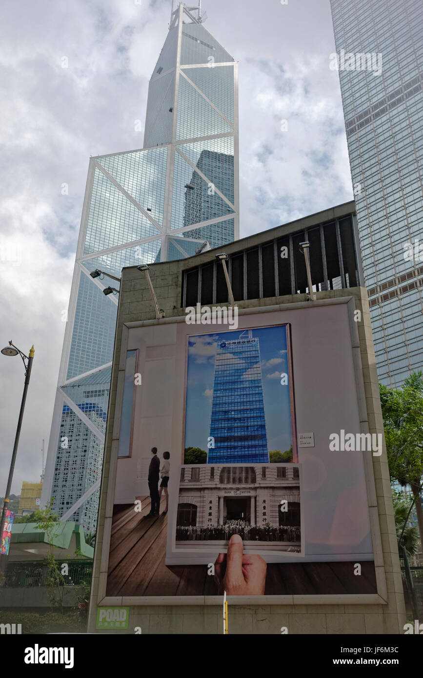 High rise buildings with ground level human space dominate Hong Kong ...