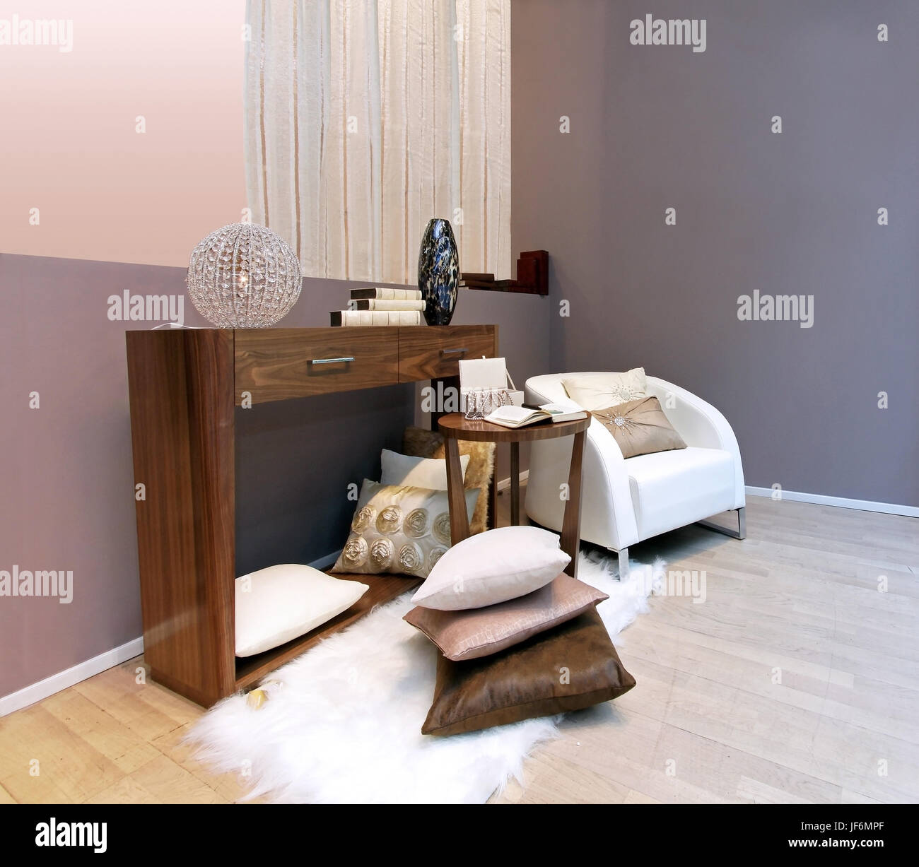 Empty interior corner hi-res stock photography and images - Alamy