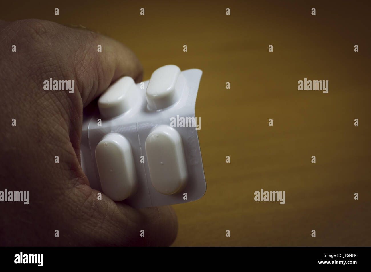 Hand and pills hi-res stock photography and images - Alamy