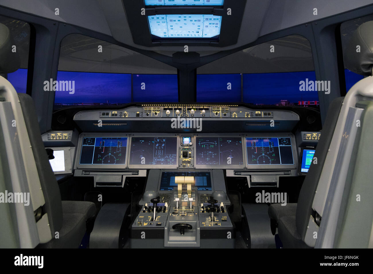 Mc 21 cockpit hi-res stock photography and images - Alamy