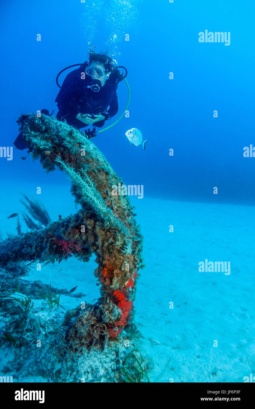 Underwater old anchor hi-res stock photography and images - Alamy