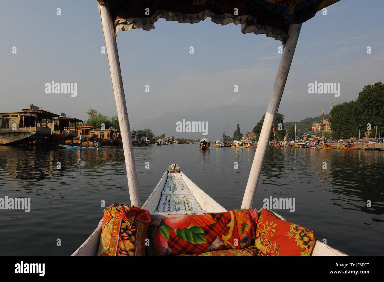 Shikara houseboats srinagar kashmir sky hi-res stock photography and ...
