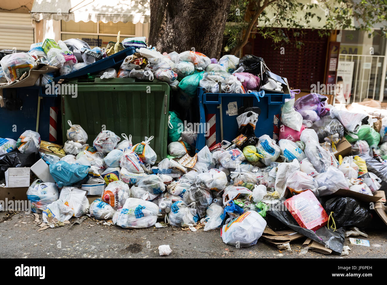 Strike of garbage collection hi-res stock photography and images - Alamy