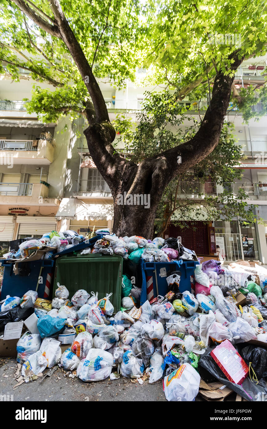 Rubbish trash greece hi-res stock photography and images - Alamy