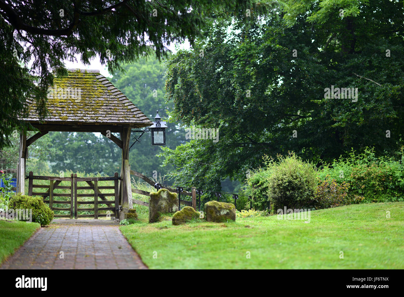 Lychgate hi-res stock photography and images - Alamy
