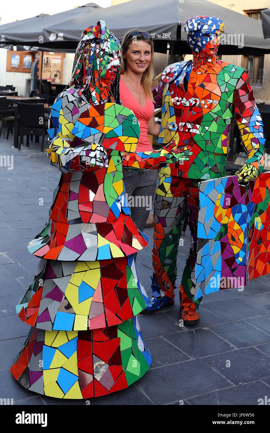 Traditional Qatari Dress Stock Photos & Traditional Qatari Dress Stock ...