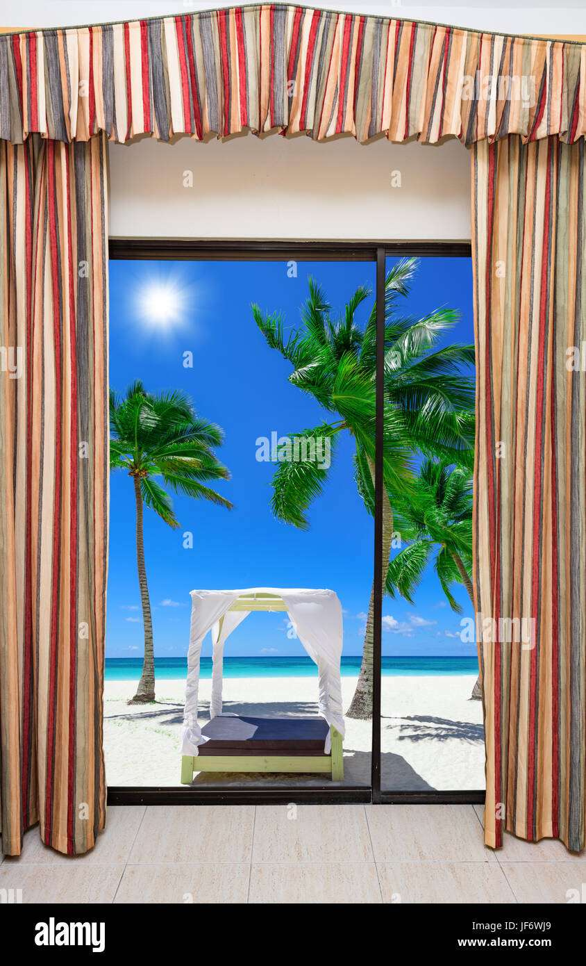 Window overlooking beach hi-res stock photography and images - Alamy