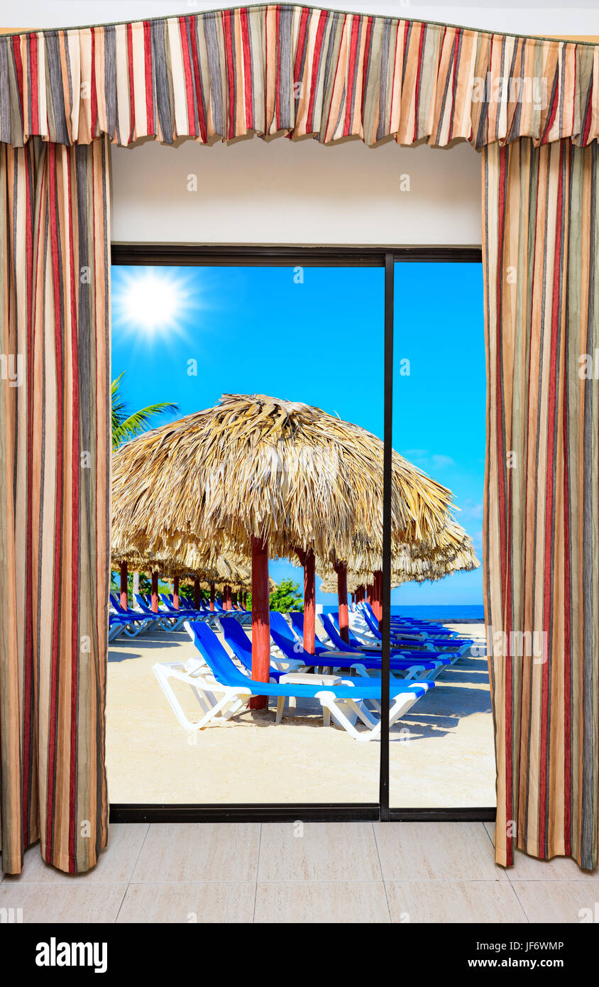 Window overlooking beach hi-res stock photography and images - Alamy