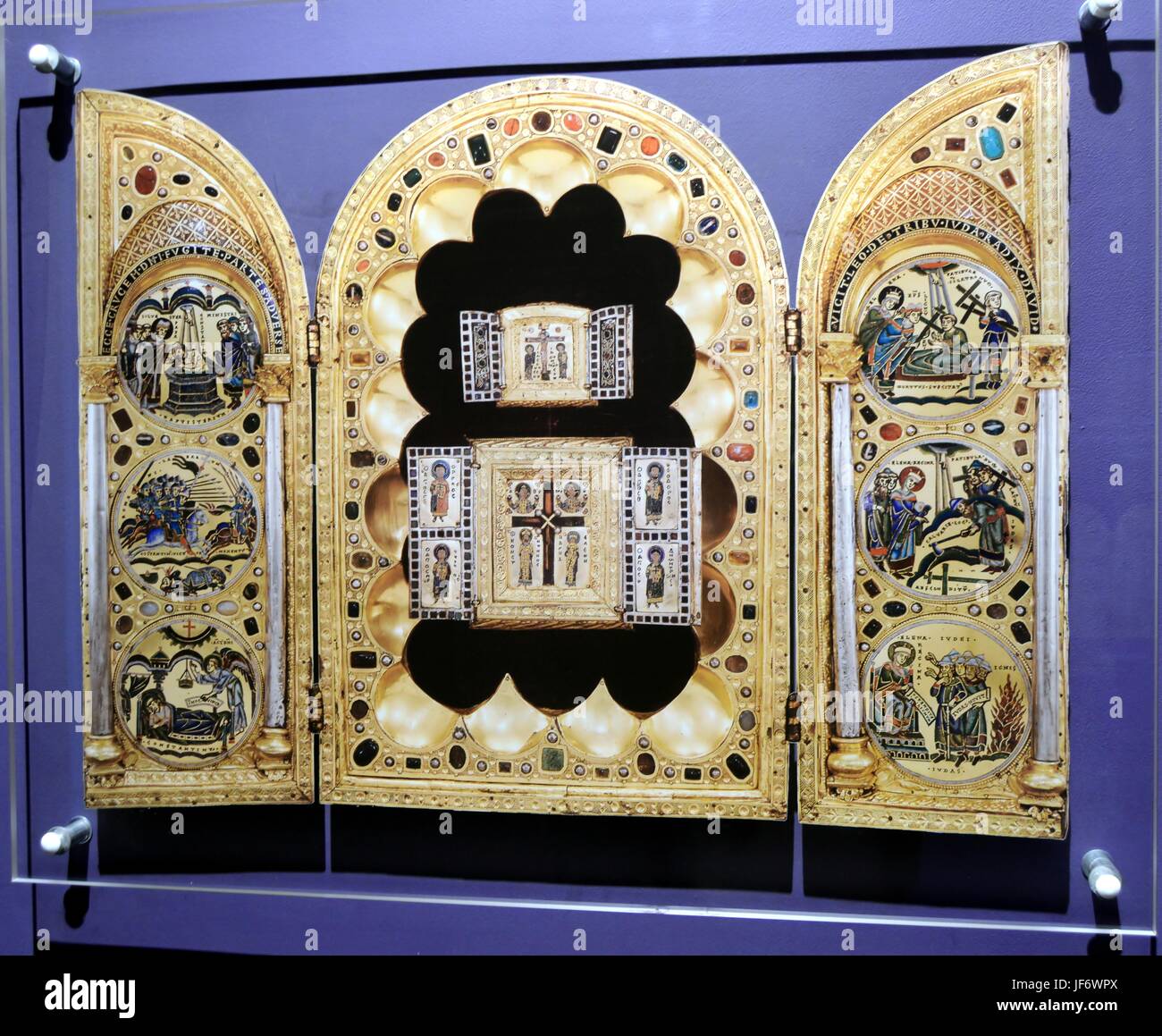 Picture relief hi-res stock photography and images - Alamy