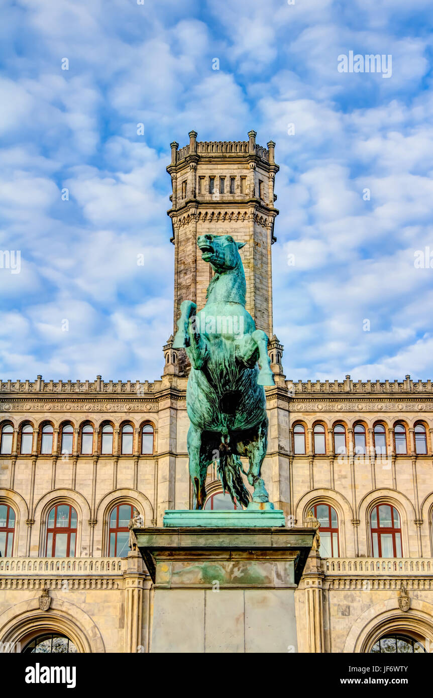 White horse of hanover statue hi-res stock photography and images - Alamy