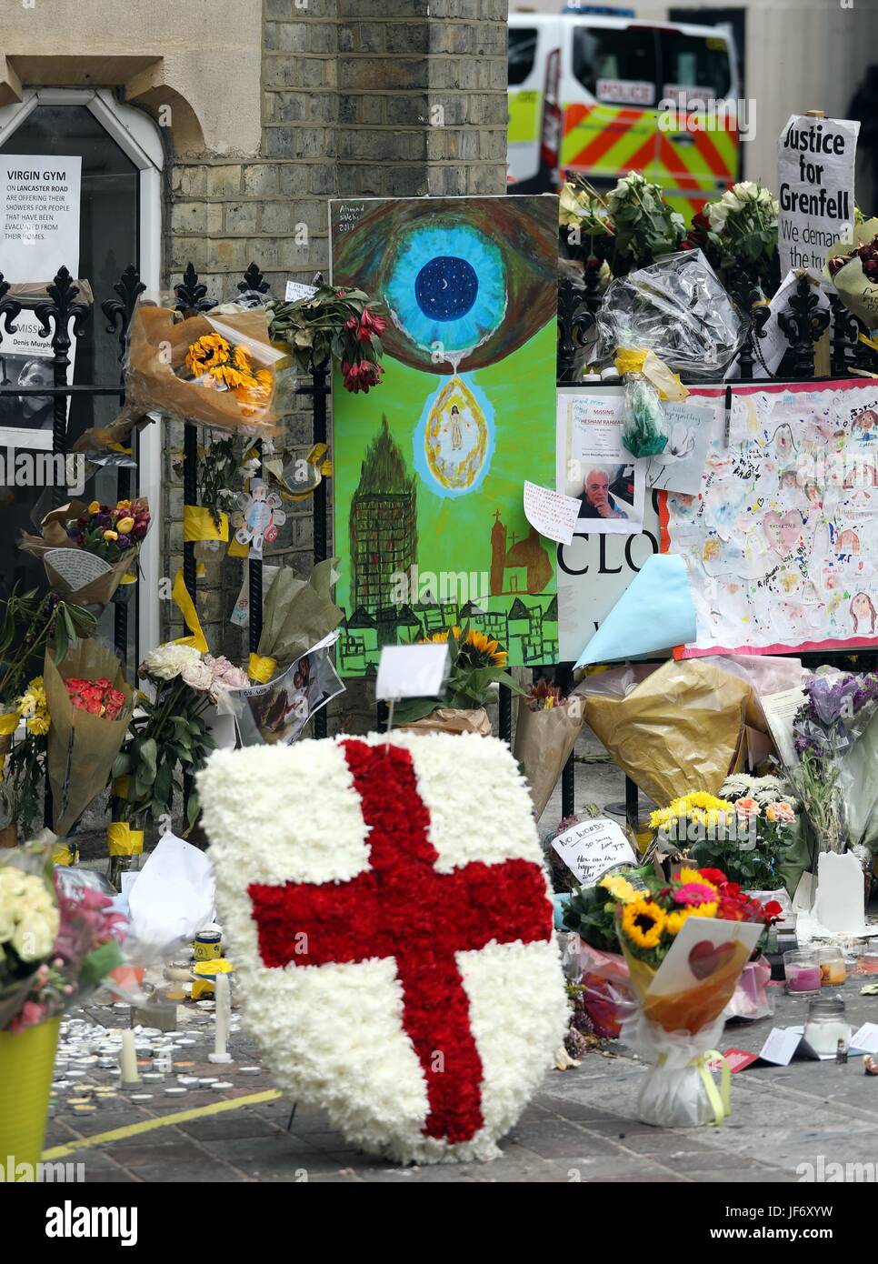 Grenfell Tower burnt out shell and tributes to the dead Stock Photo - Alamy