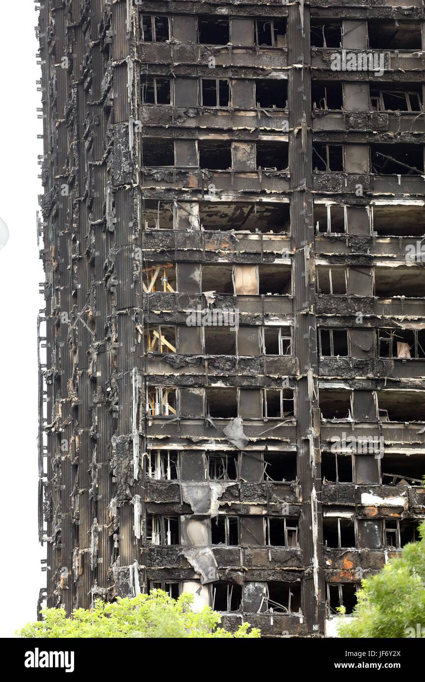 Grenfell Tower burnt out shell and tributes to the dead Stock Photo - Alamy