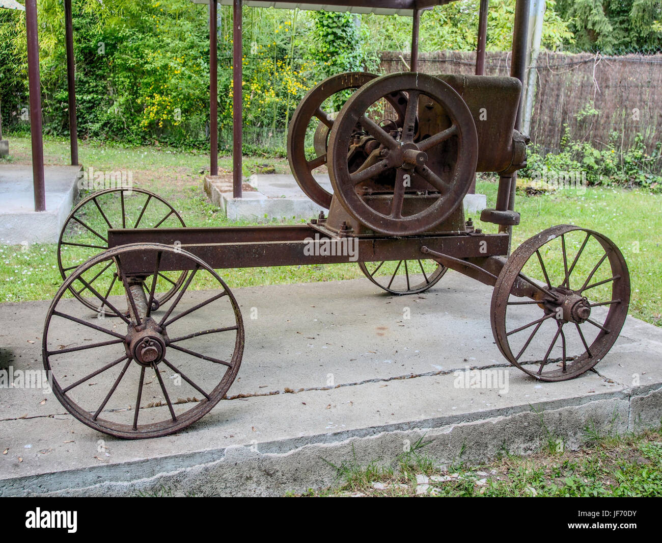The 1920 Fairbanks-Morse fixed engine was an American-made engine ...