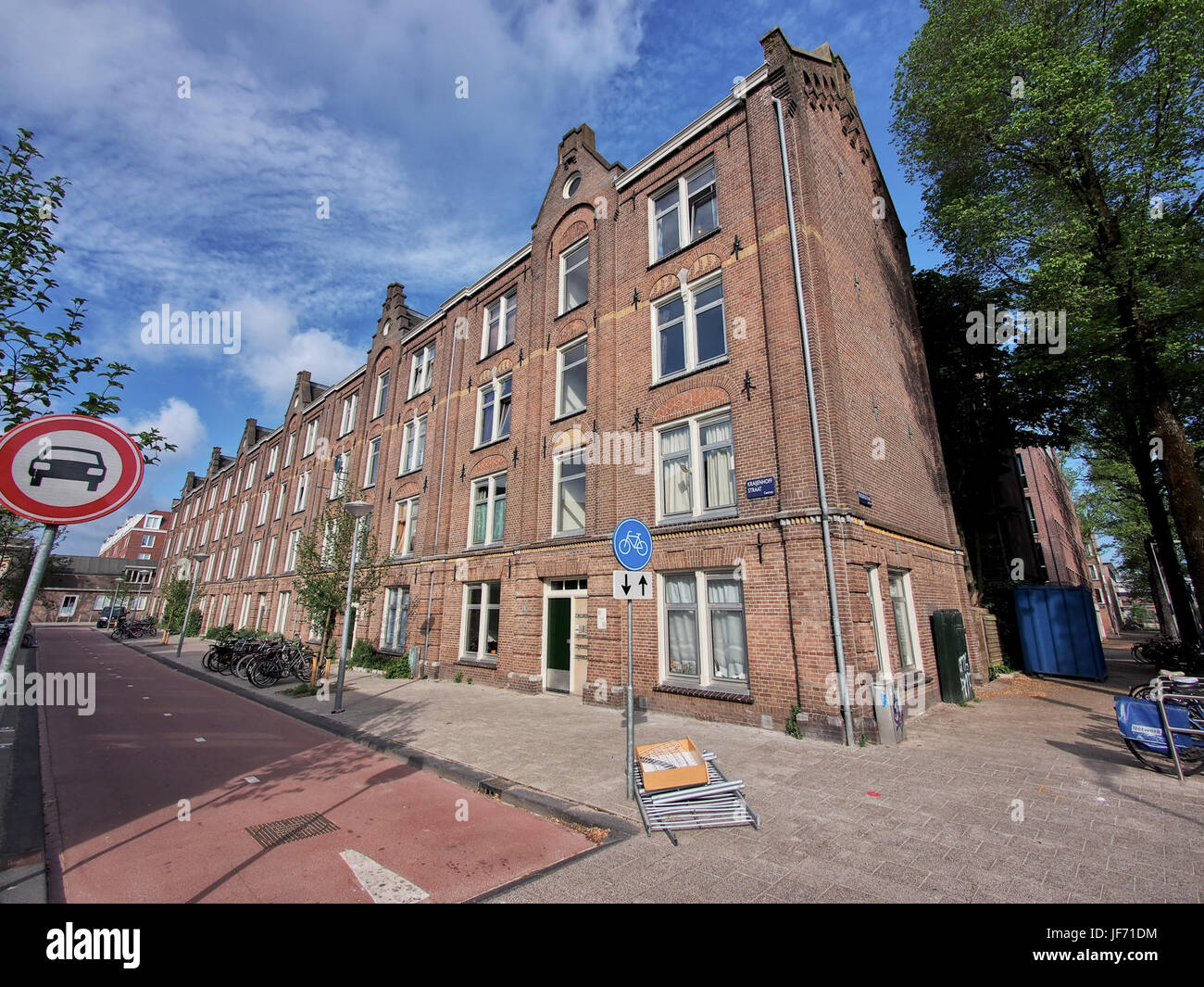 The intersection of Kraijenhoffstraat and Cruquiusstraat in Amsterdam ...