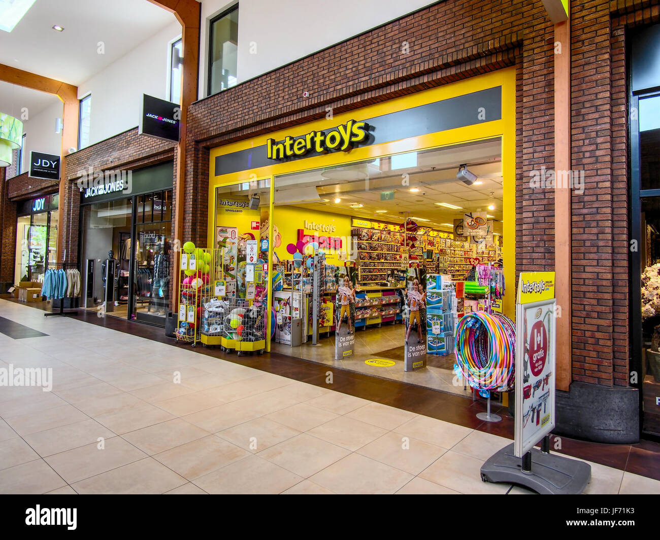 Winkelcentrum Vier Meren is a shopping center in the Netherlands. The ...