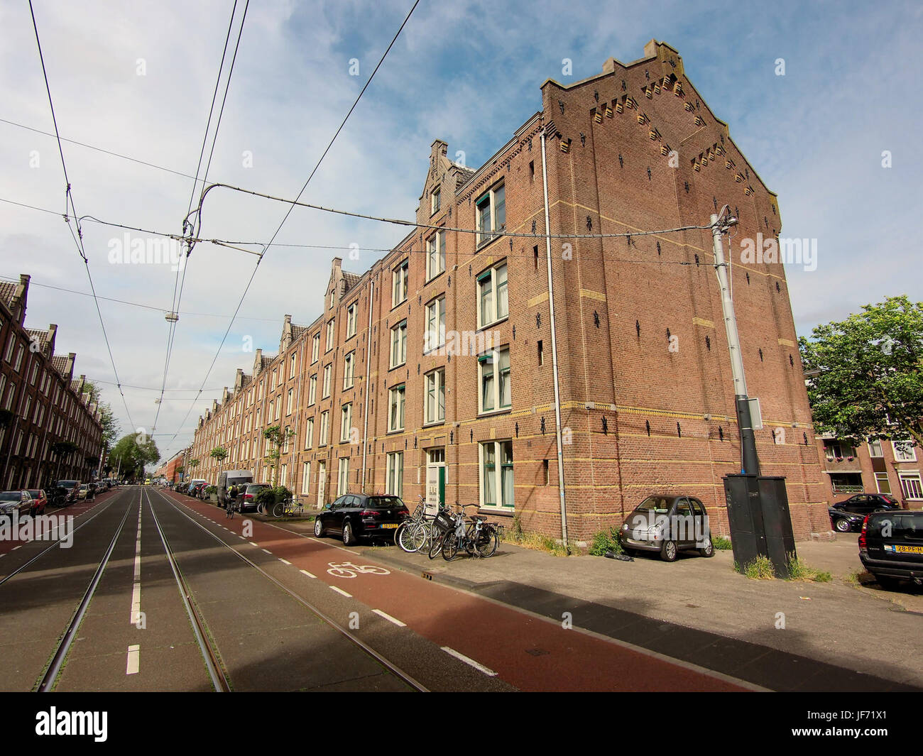 Marnixstraat at the intersection with Nieuwe Tuinstraat is a busy ...